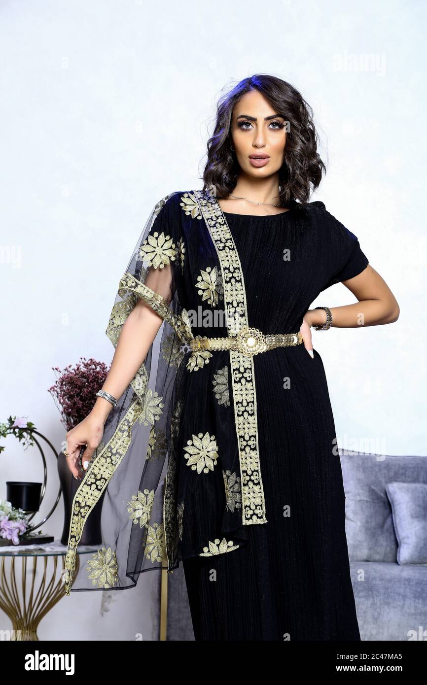 Arab Female Model in Arab Traditional Dress Stock Photo - Alamy