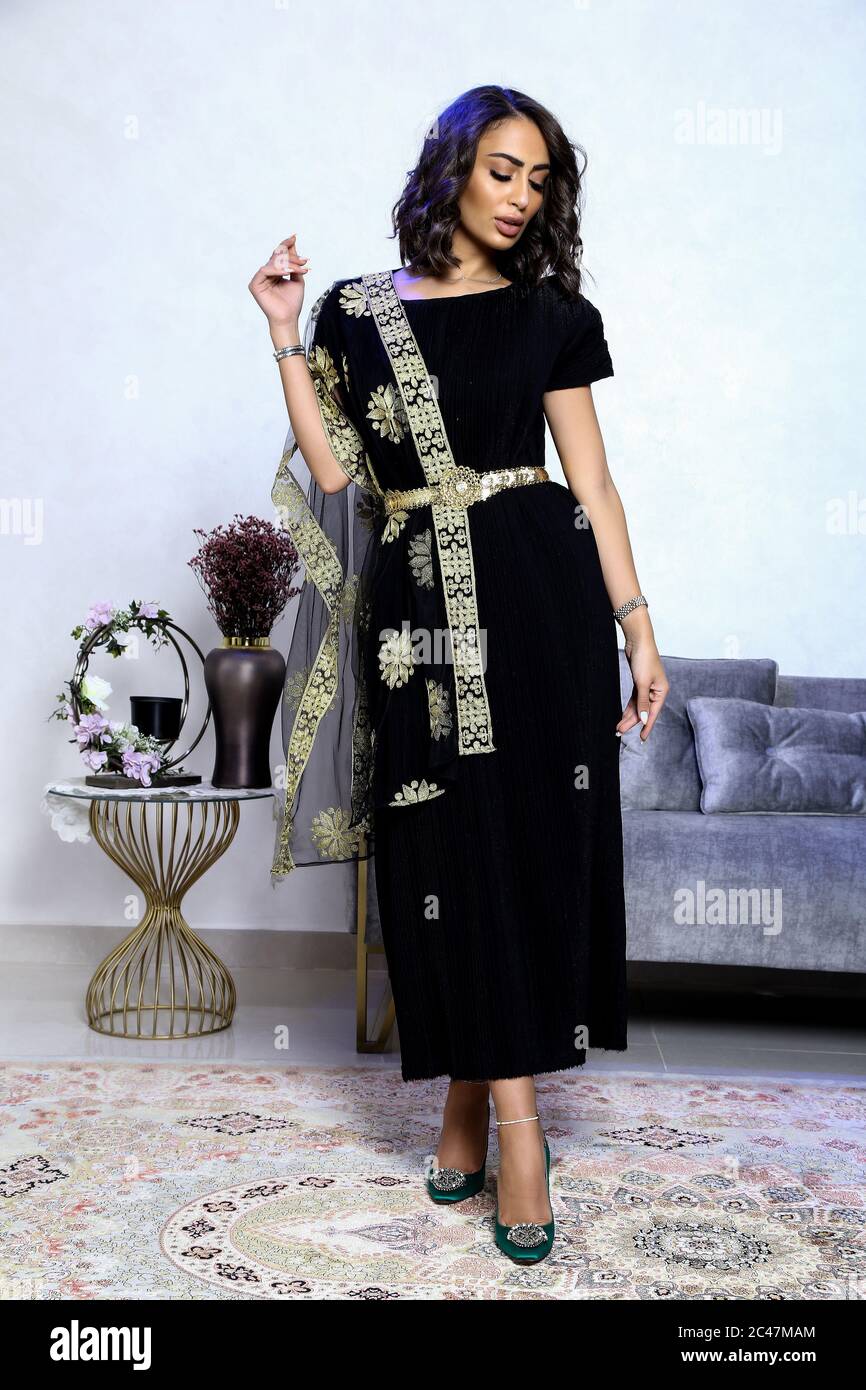 Arab Female Model in Arab Traditional Dress Stock Photo - Alamy