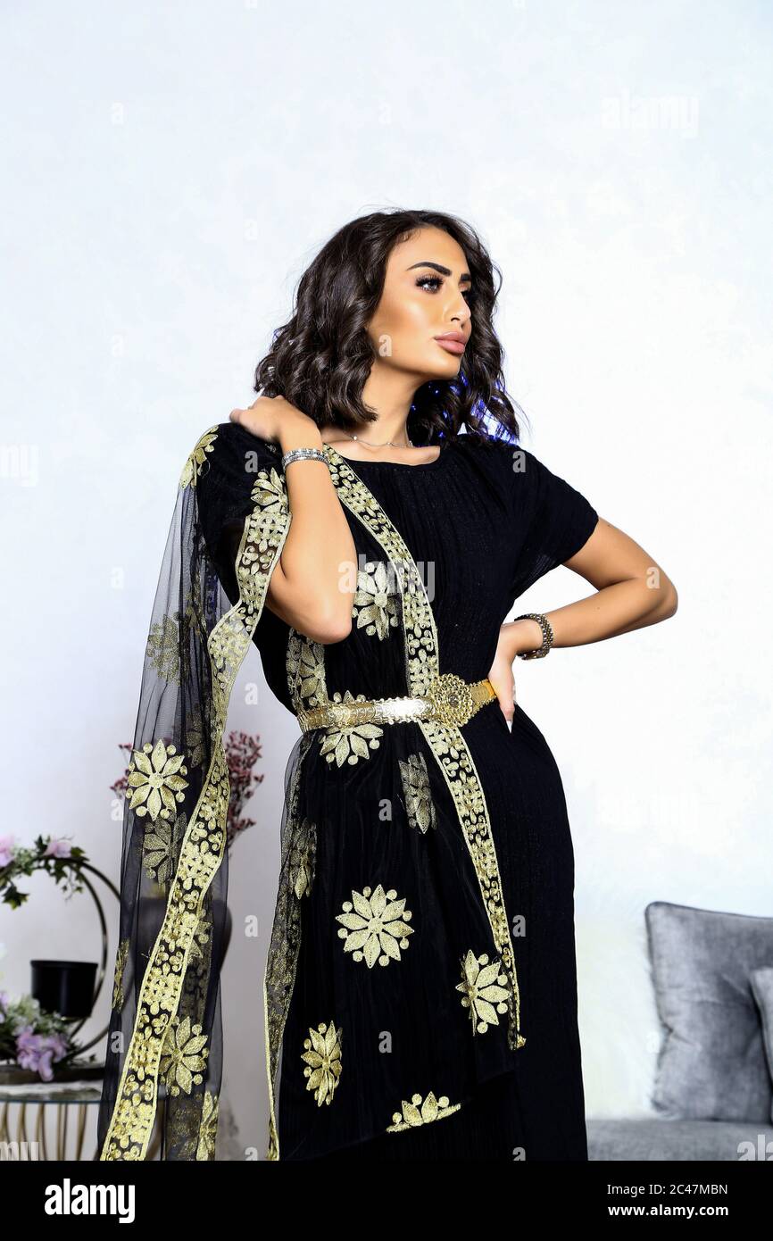 Arab Female Model in Arab Traditional Dress Stock Photo - Alamy