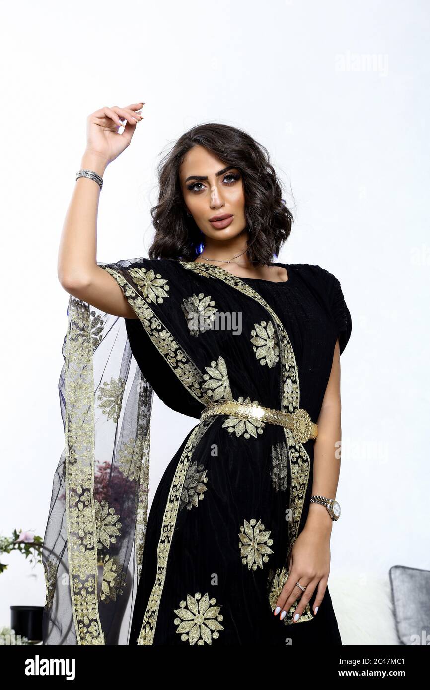Arab Female Model in Arab Traditional Dress Stock Photo - Alamy