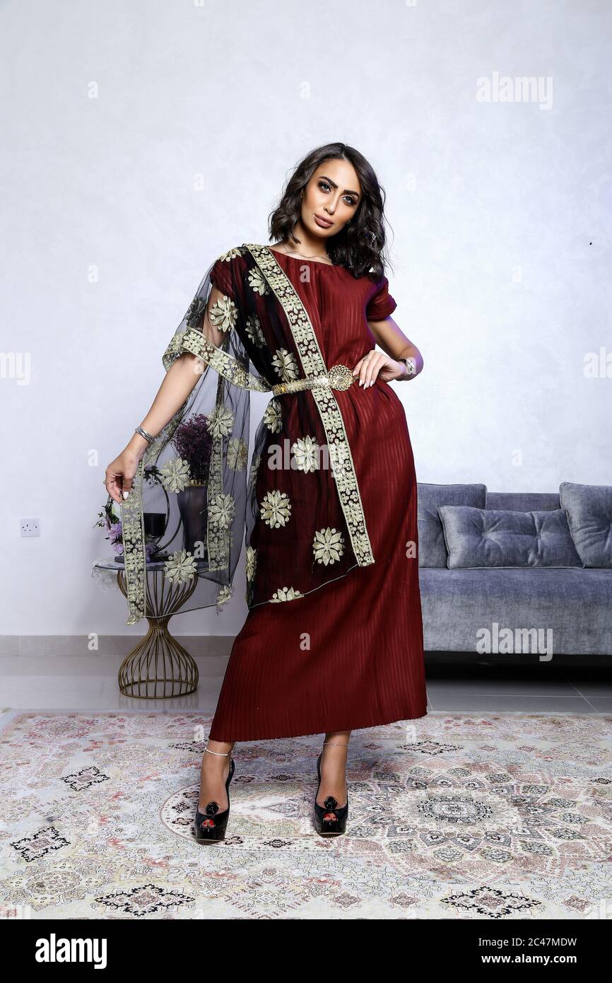 Arab Female Model in Arab Traditional Dress Stock Photo - Alamy