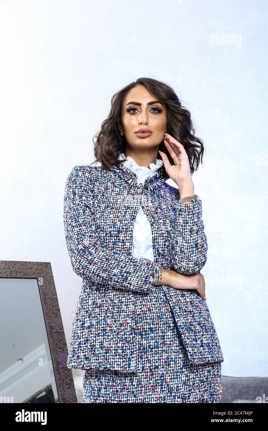 Arab Female Model in Arab Traditional Dress Stock Photo - Alamy