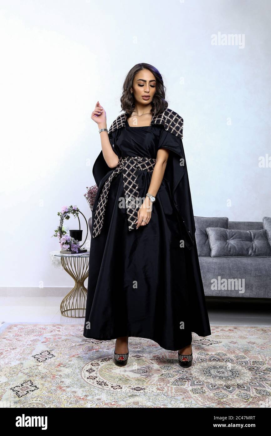 Arab Female Model in Arab Traditional Dress Stock Photo - Alamy