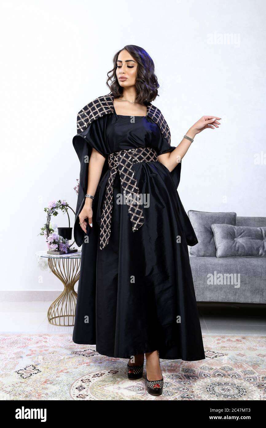 Arab Female Model in Arab Traditional Dress Stock Photo - Alamy
