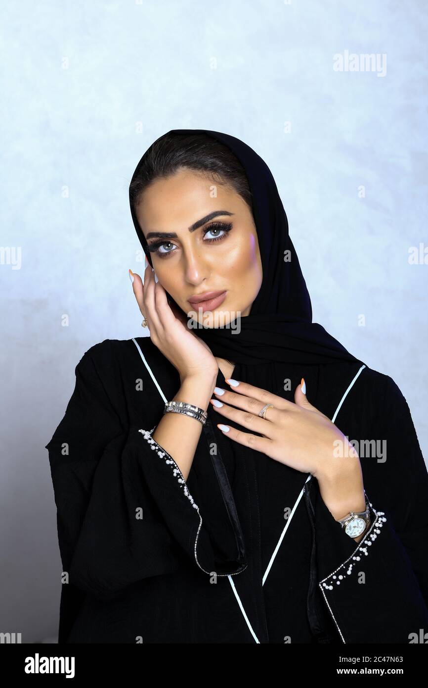 Female Arab Model in Black abaya Stock Photo - Alamy