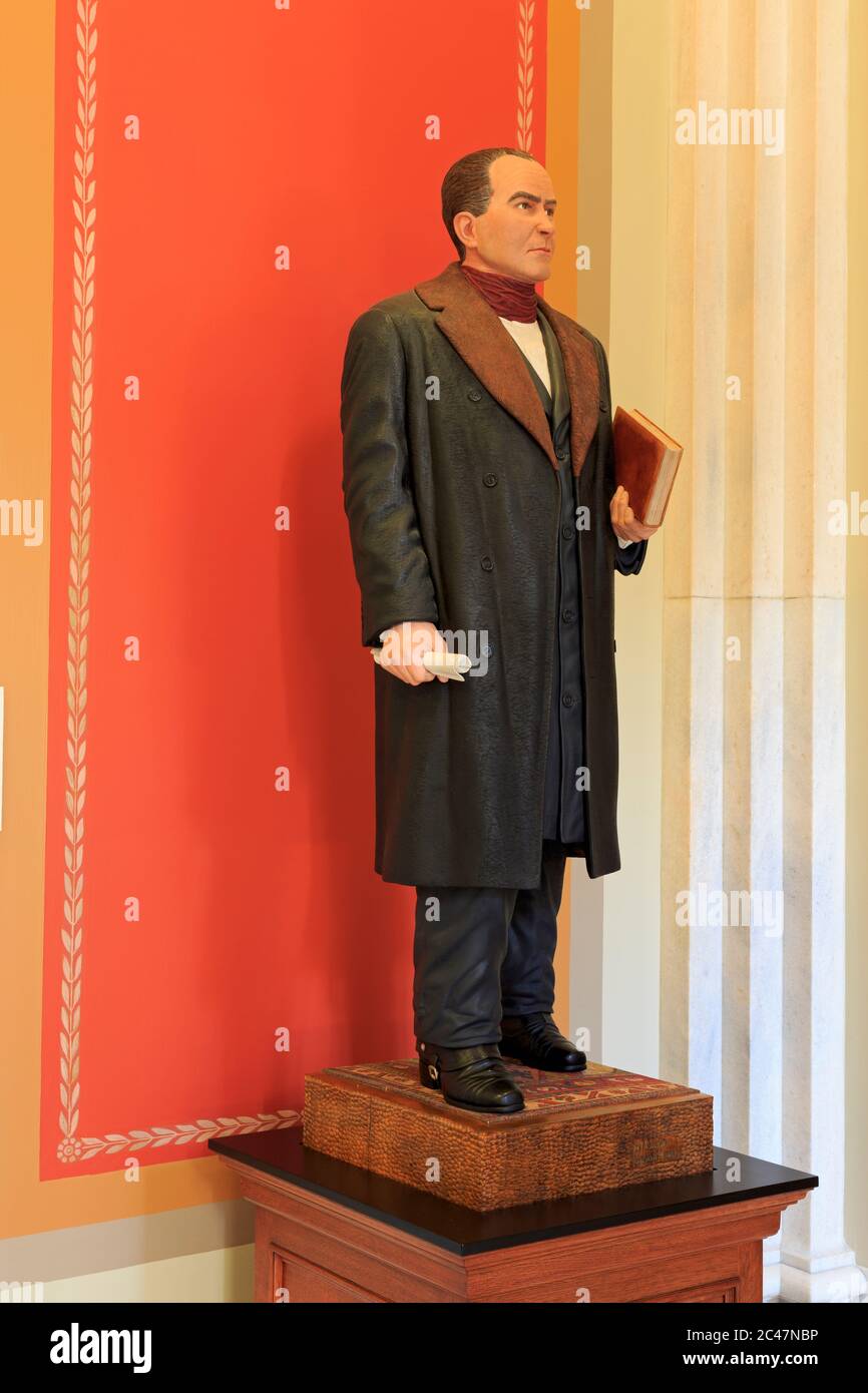 Wilson statue hi-res stock photography and images - Alamy