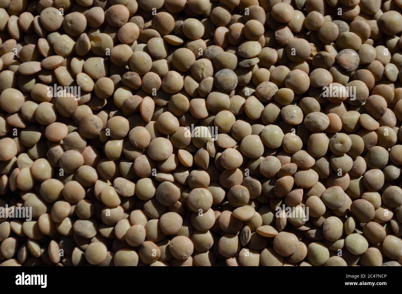 Pile of raw lentils - perfect for a background Stock Photo - Alamy