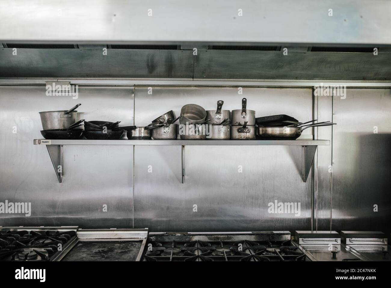 Silver pans hi-res stock photography and images - Alamy