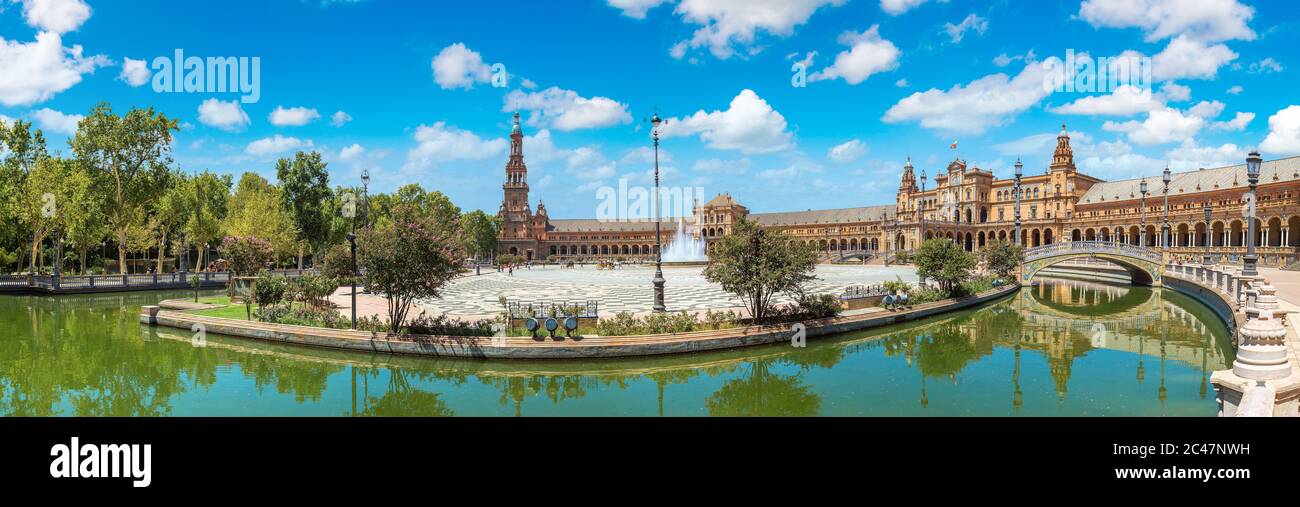 Panorama of Spanish Square (Plaza de Espana) in Sevilla in a beautiful ...