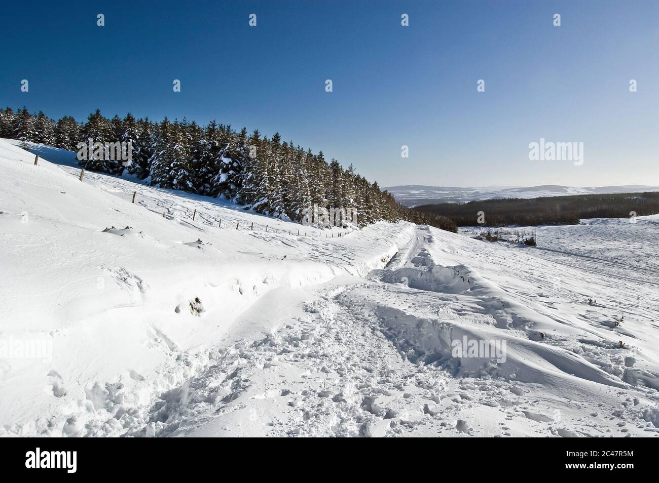 Snow mountains scenery and scenery hi-res stock photography and images ...