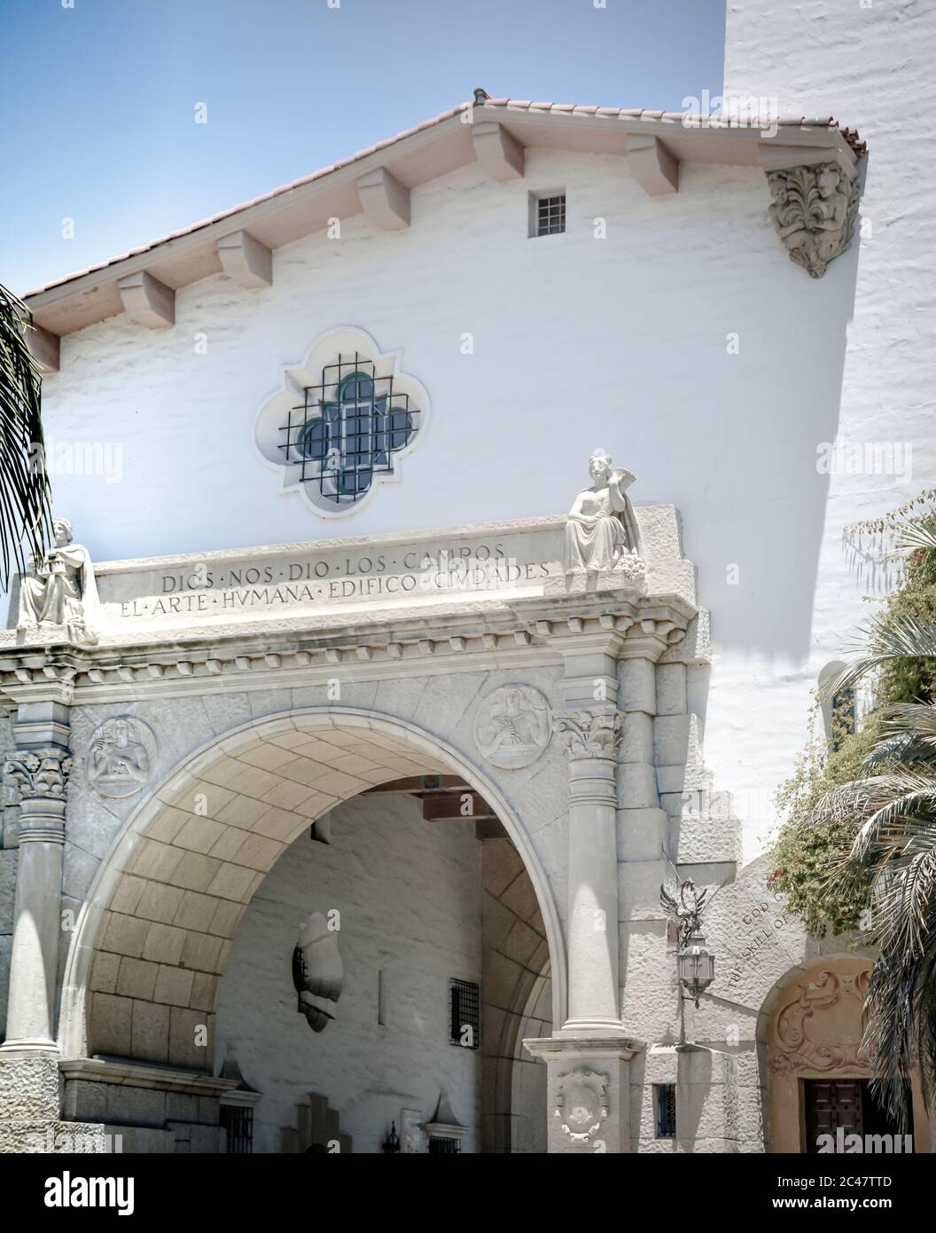 Spanish inscription, above the Santa Barbara County Courthouse entrance ...