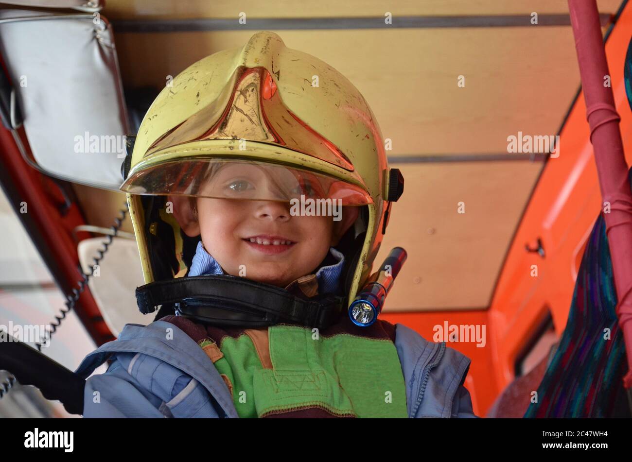 Real fireman hi-res stock photography and images - Alamy