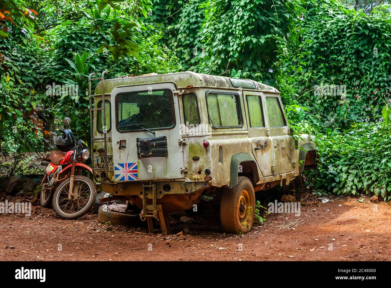 Broken down Land Rover in Sierra Leone Stock Photo - Alamy
