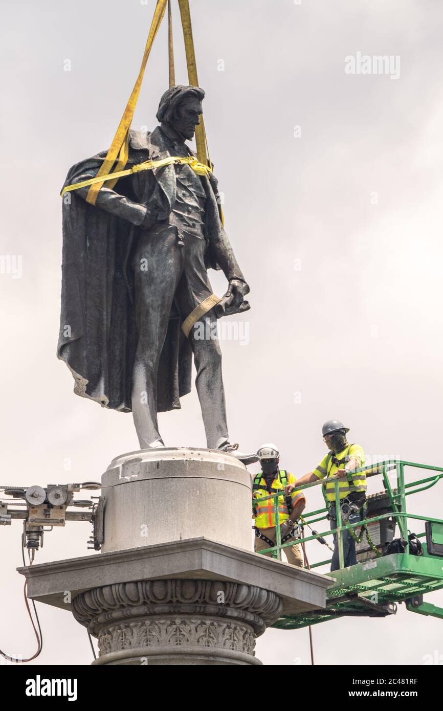 Calhoun statue remove hi-res stock photography and images - Alamy