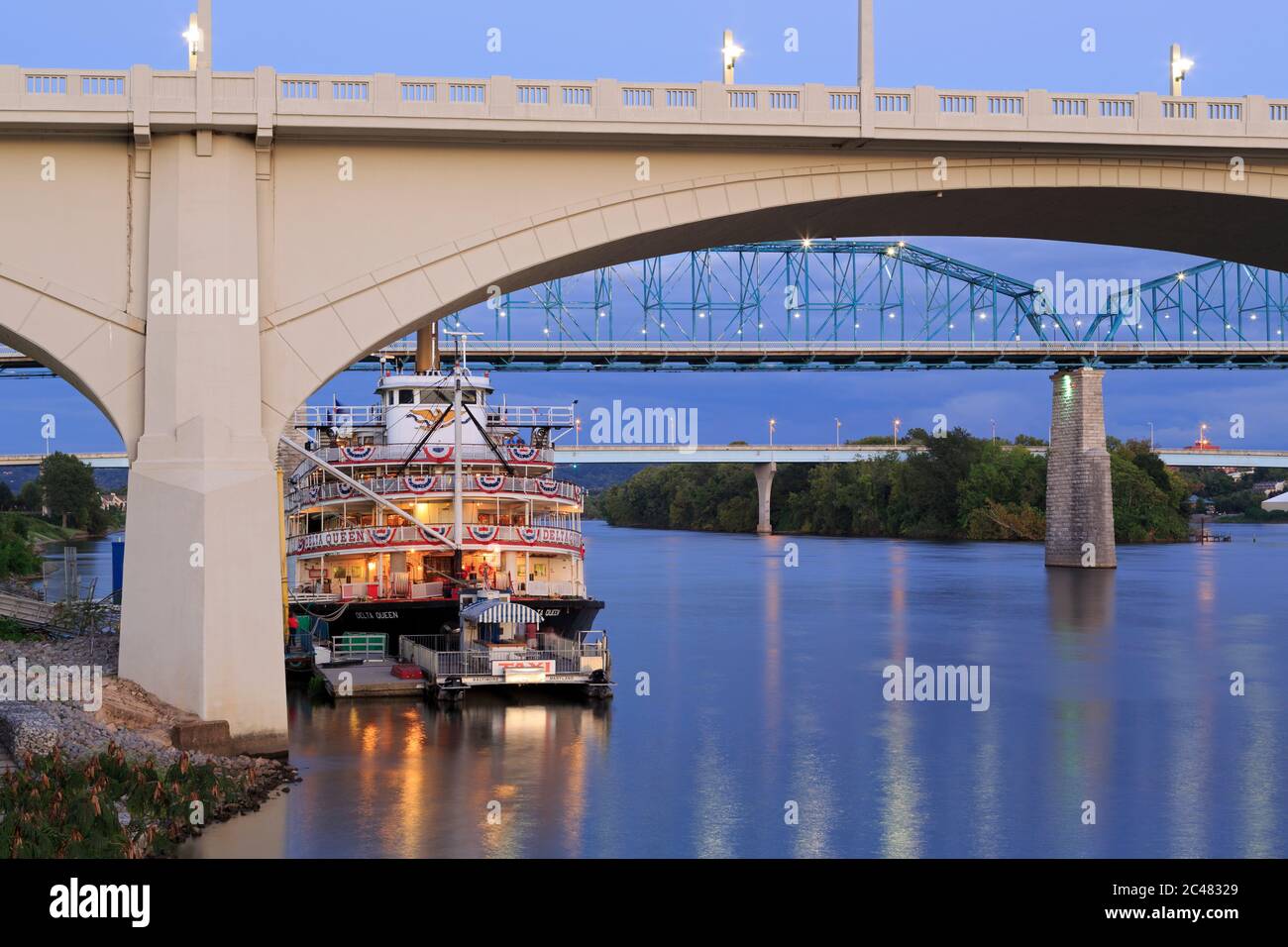 Delta queen riverboat and market street bridge hi-res stock photography ...