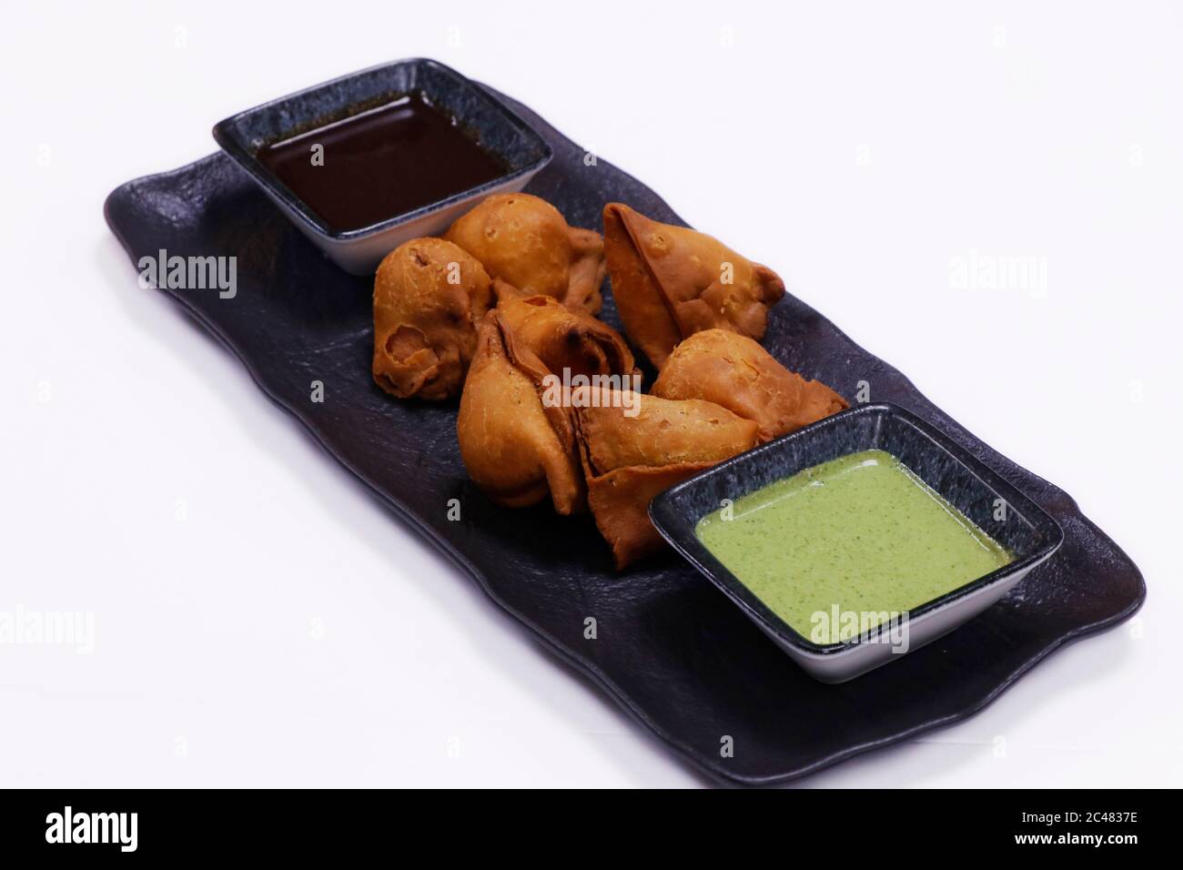 Indian snack samosa plater with mint and tamarind sauce Stock Photo - Alamy