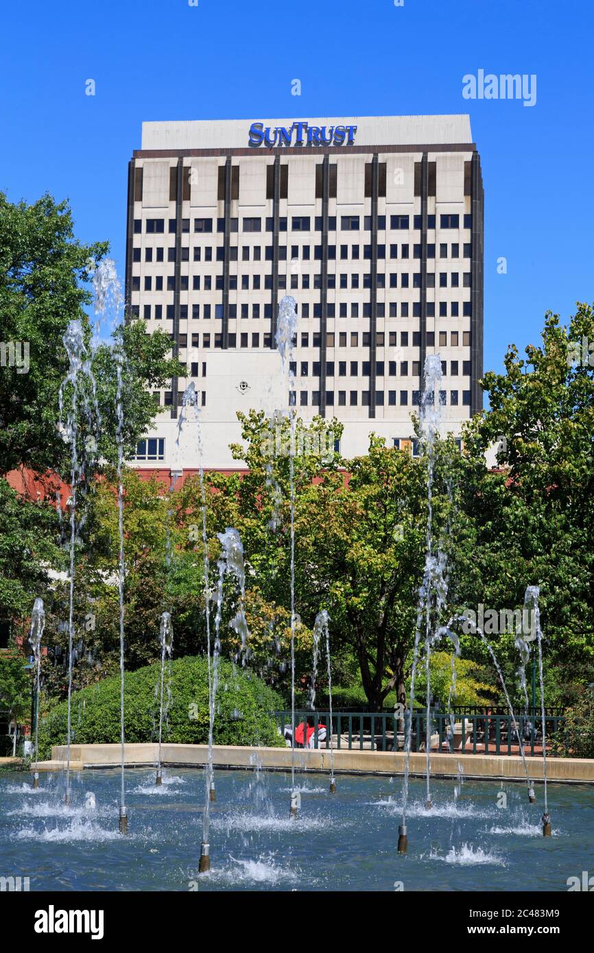 Suntrust Tower & Miller Park Fountain,Chattanooga,Tennessee,USA Stock ...