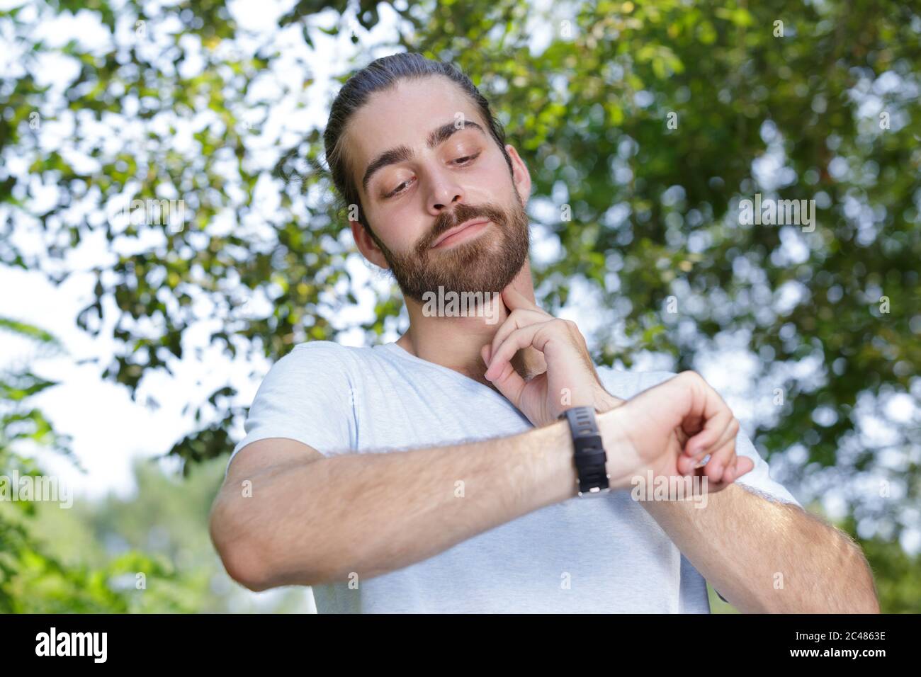 Checking pulse neck hi-res stock photography and images - Alamy