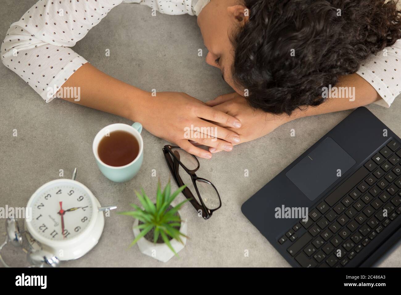 tired sleepy woman working at office desk Stock Photo - Alamy