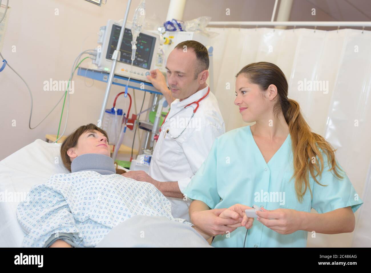 doctor and nurse visiting a recovering patient Stock Photo - Alamy