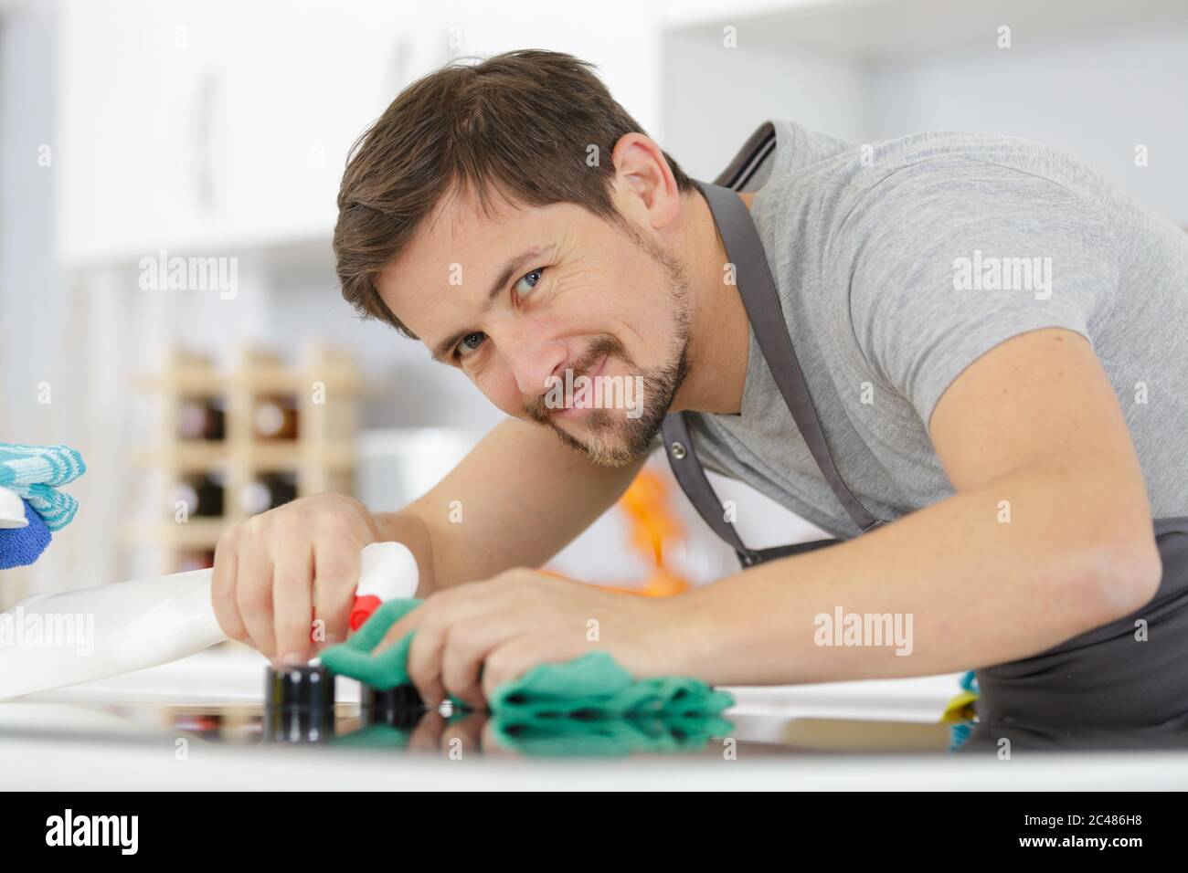 Worktop cleaner hi-res stock photography and images - Alamy