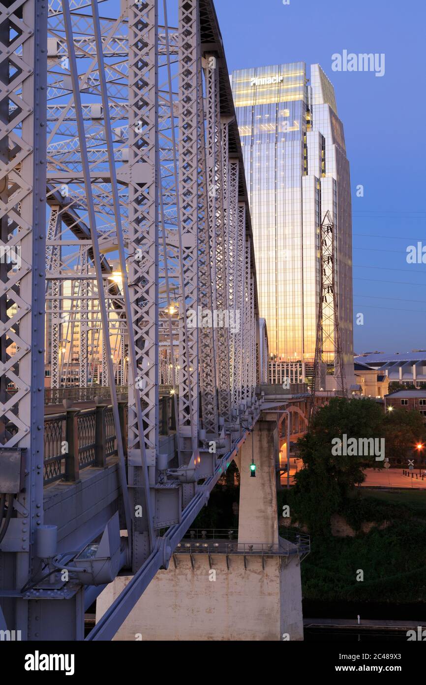 Pinnacle Tower & Shelby Pedestrian Bridge,Nashville,Tennessee,USA Stock ...