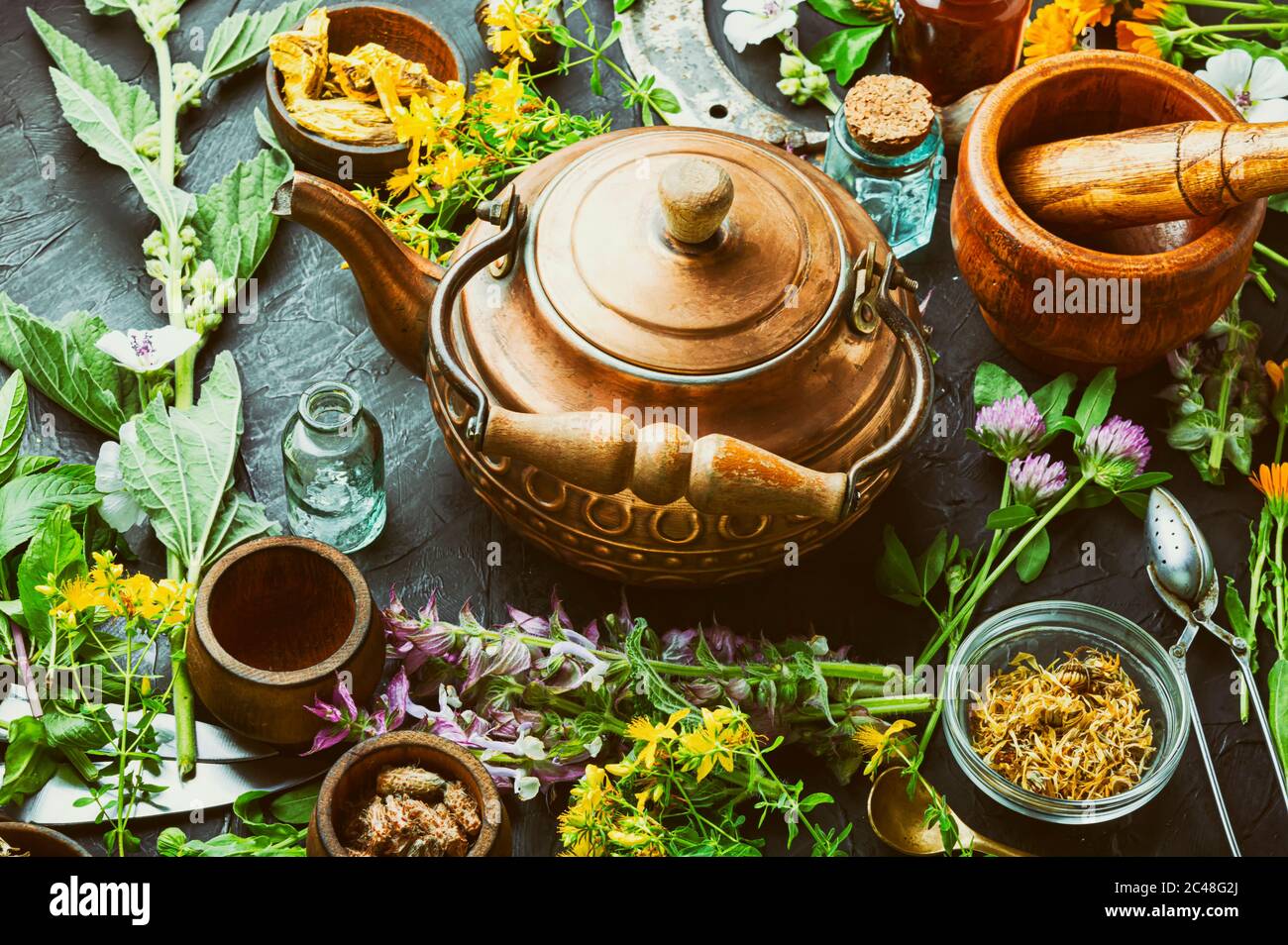 Herbs for healing hi-res stock photography and images - Alamy