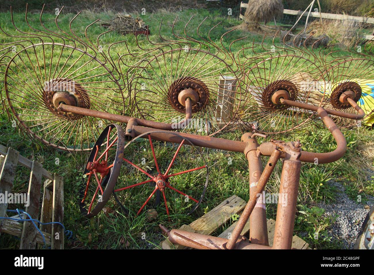 Vintage hay machine hi-res stock photography and images - Alamy