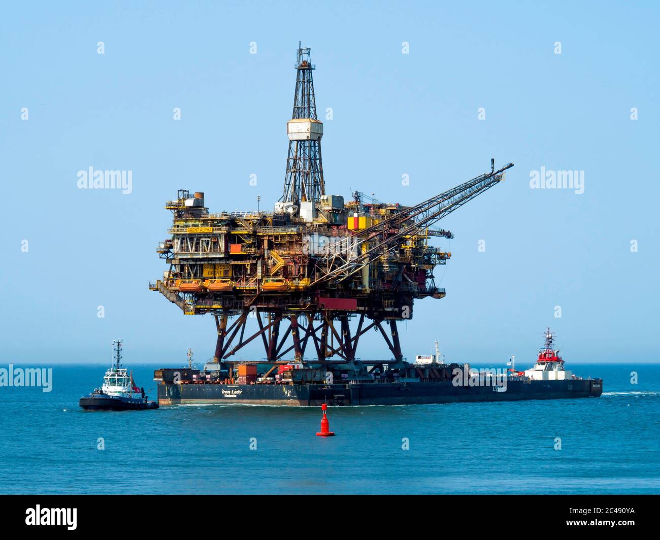 The topside of the Shell/Esso Brent Alpha platform arriving in the ...