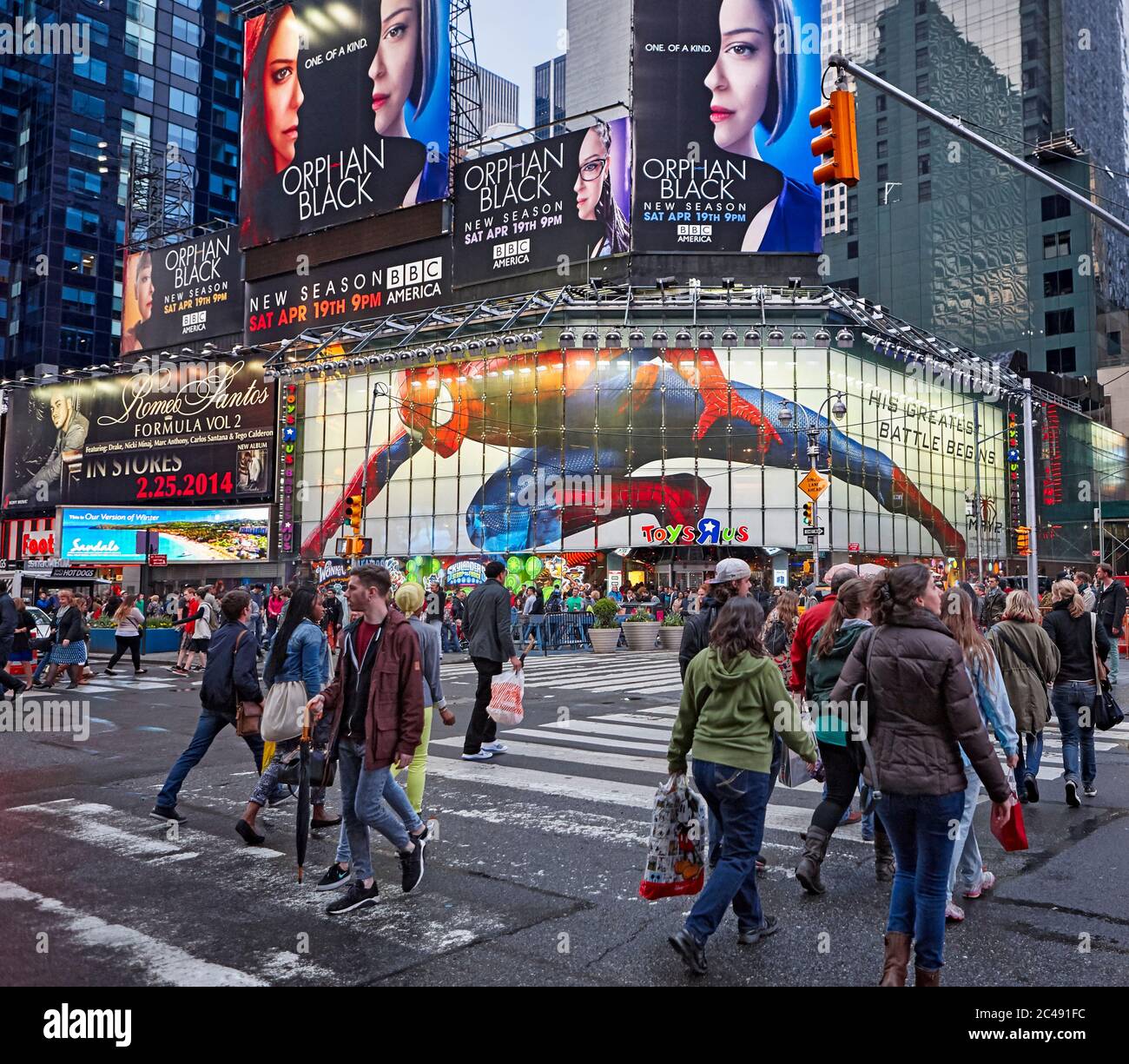 People crossing nyc streets hi-res stock photography and images - Alamy