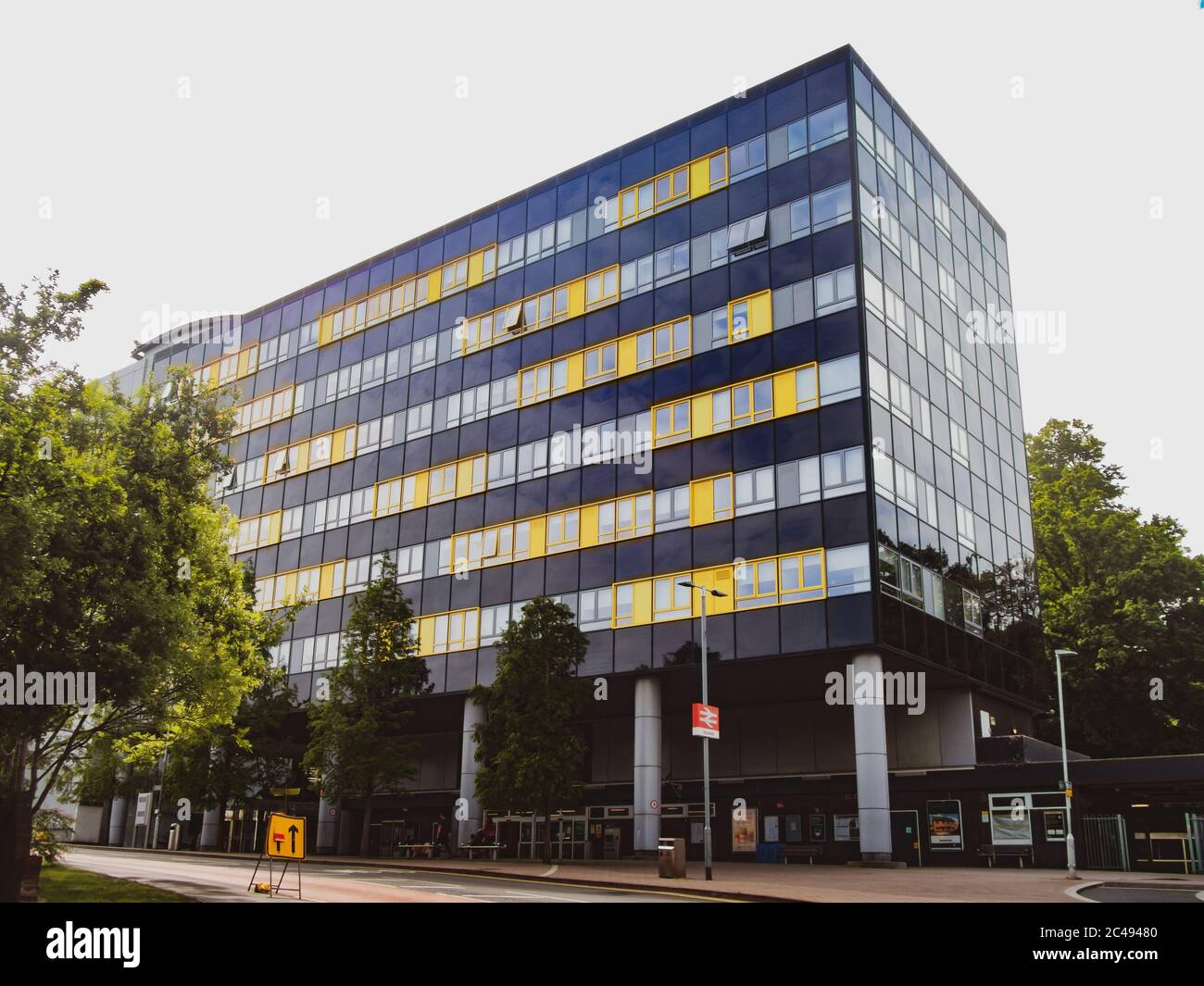 Train bracknell train station hi-res stock photography and images - Alamy
