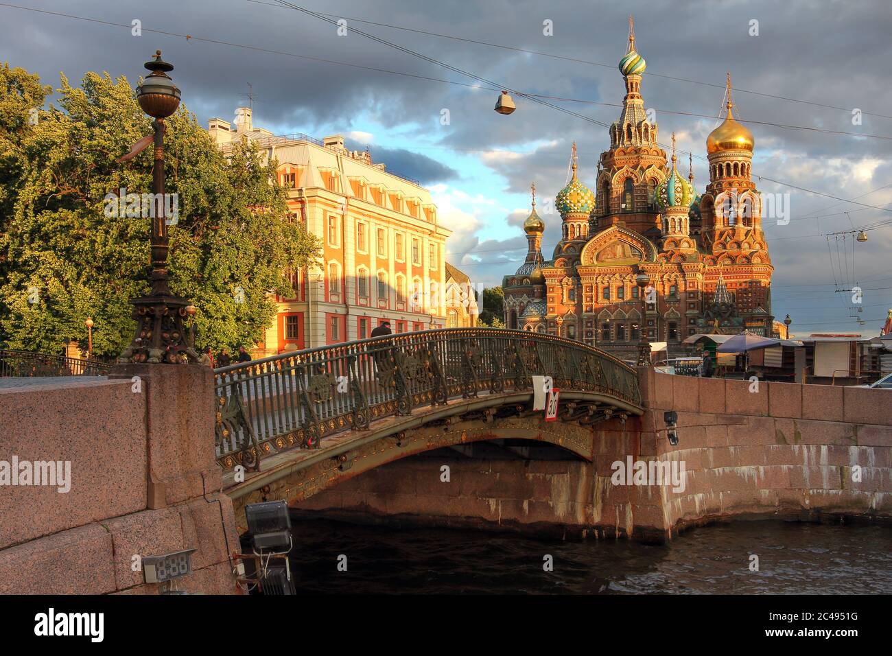 Golden onion turrets hi-res stock photography and images - Alamy
