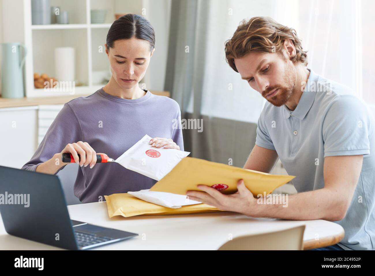 Couple sitting table together hi-res stock photography and images - Alamy
