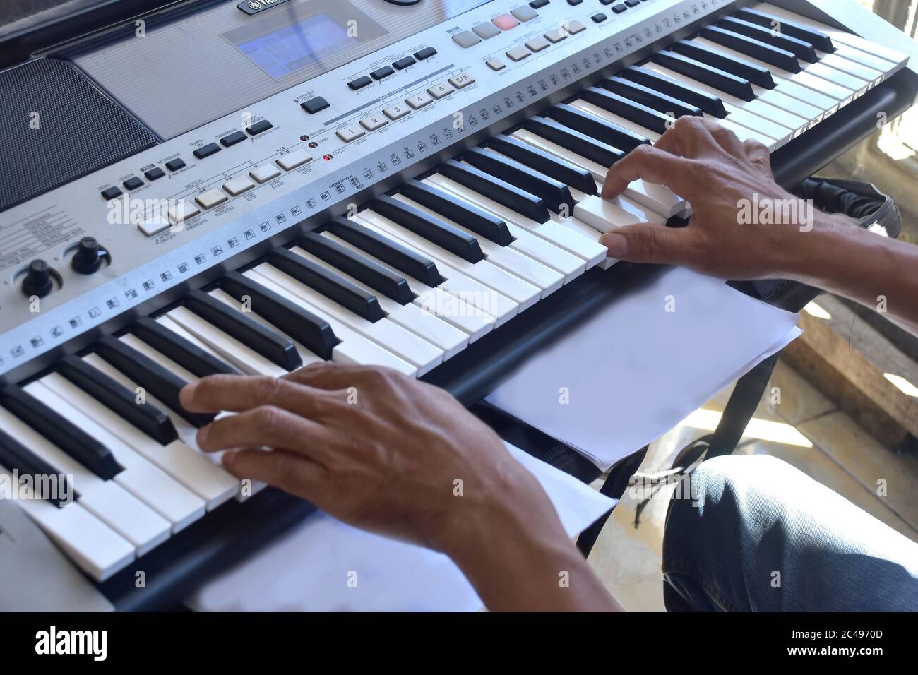 Keybord player hi-res stock photography and images - Alamy