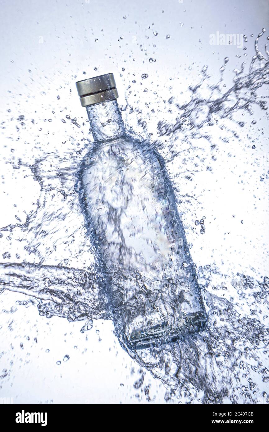 Transparent bottle water splash Stock Photo - Alamy