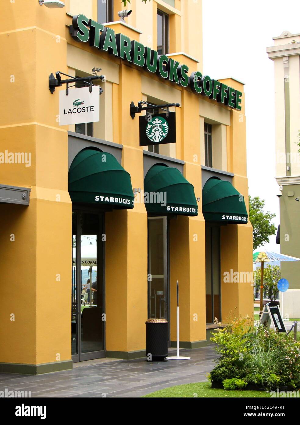 Building Facade Starbucks High Resolution Stock Photography and Images ...