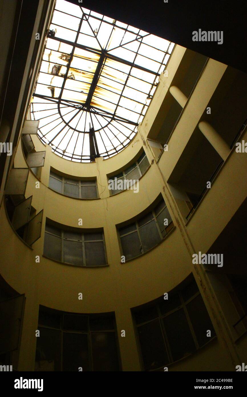 Skylight office tower hi-res stock photography and images - Alamy