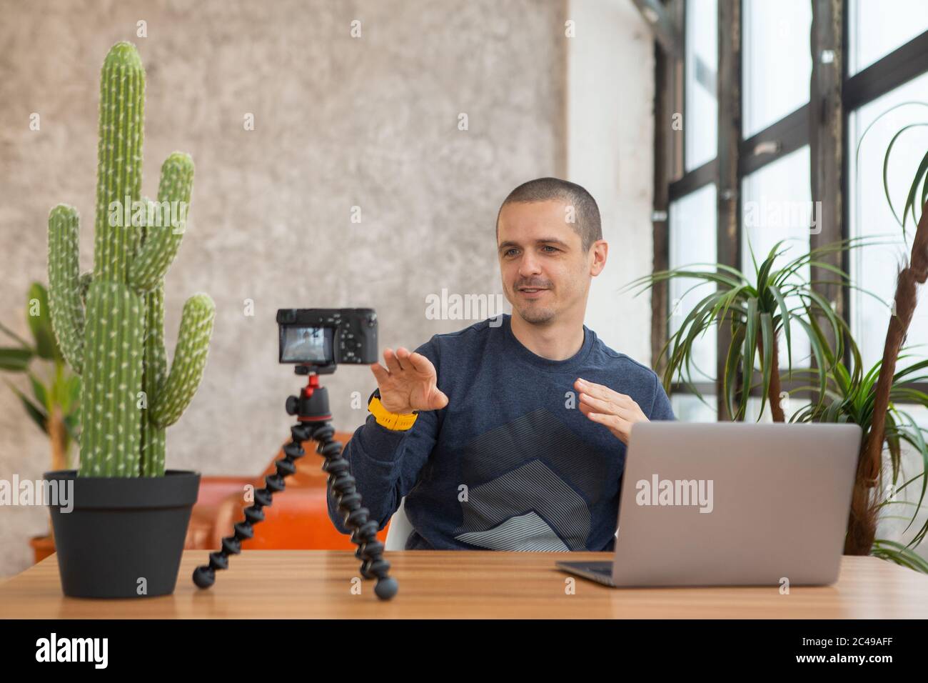 Home teaching via video hi-res stock photography and images - Alamy