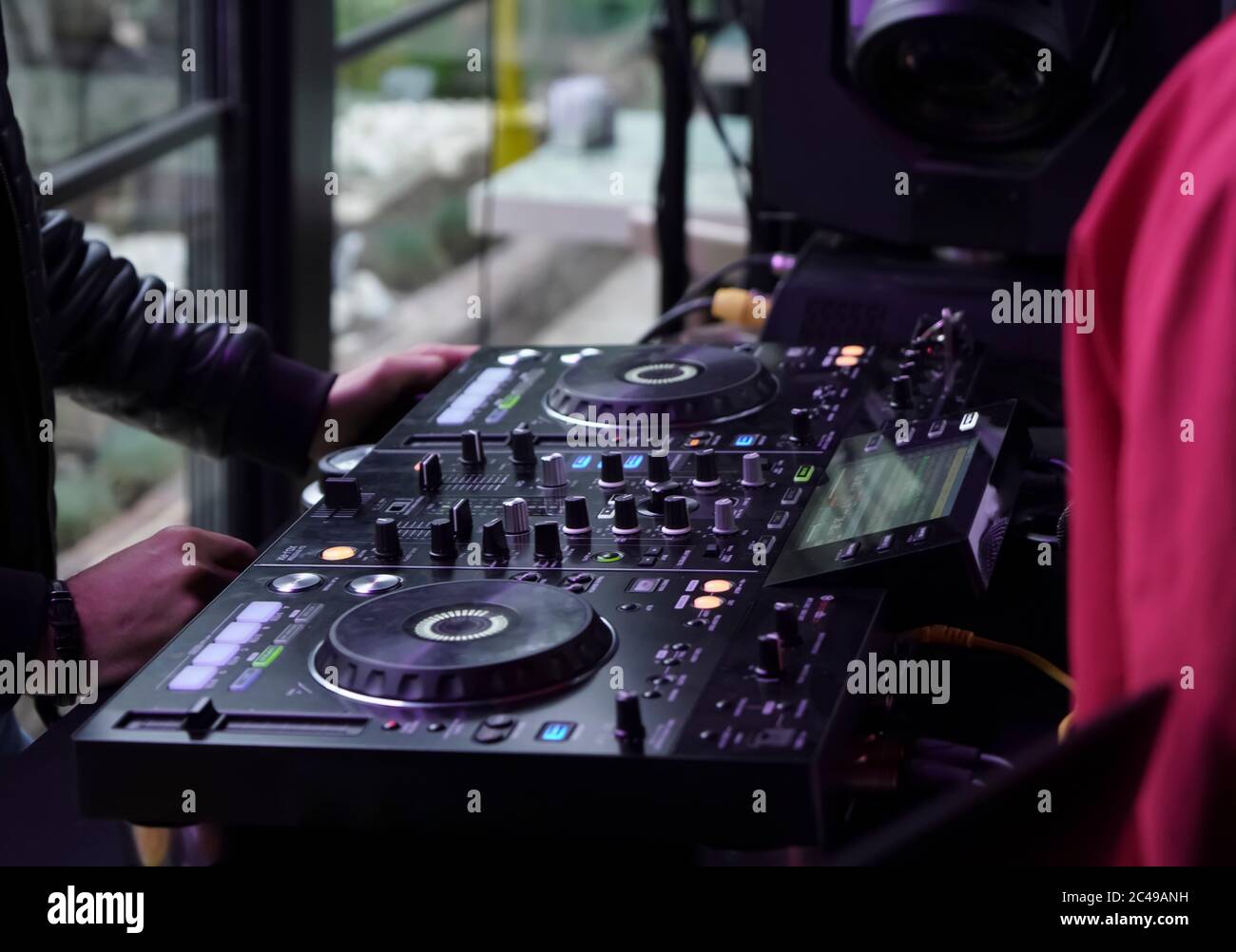 Dj hands sound console laptop hi-res stock photography and images - Alamy