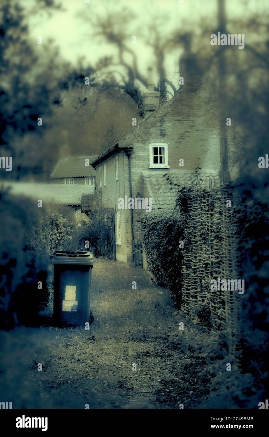 rural country cottage down secluded country lane Stock Photo - Alamy