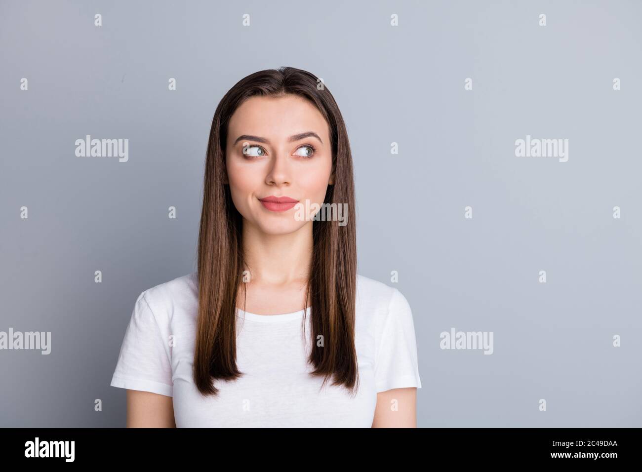 Close-up portrait of her she nice attractive lovely pretty cute dreamy ...