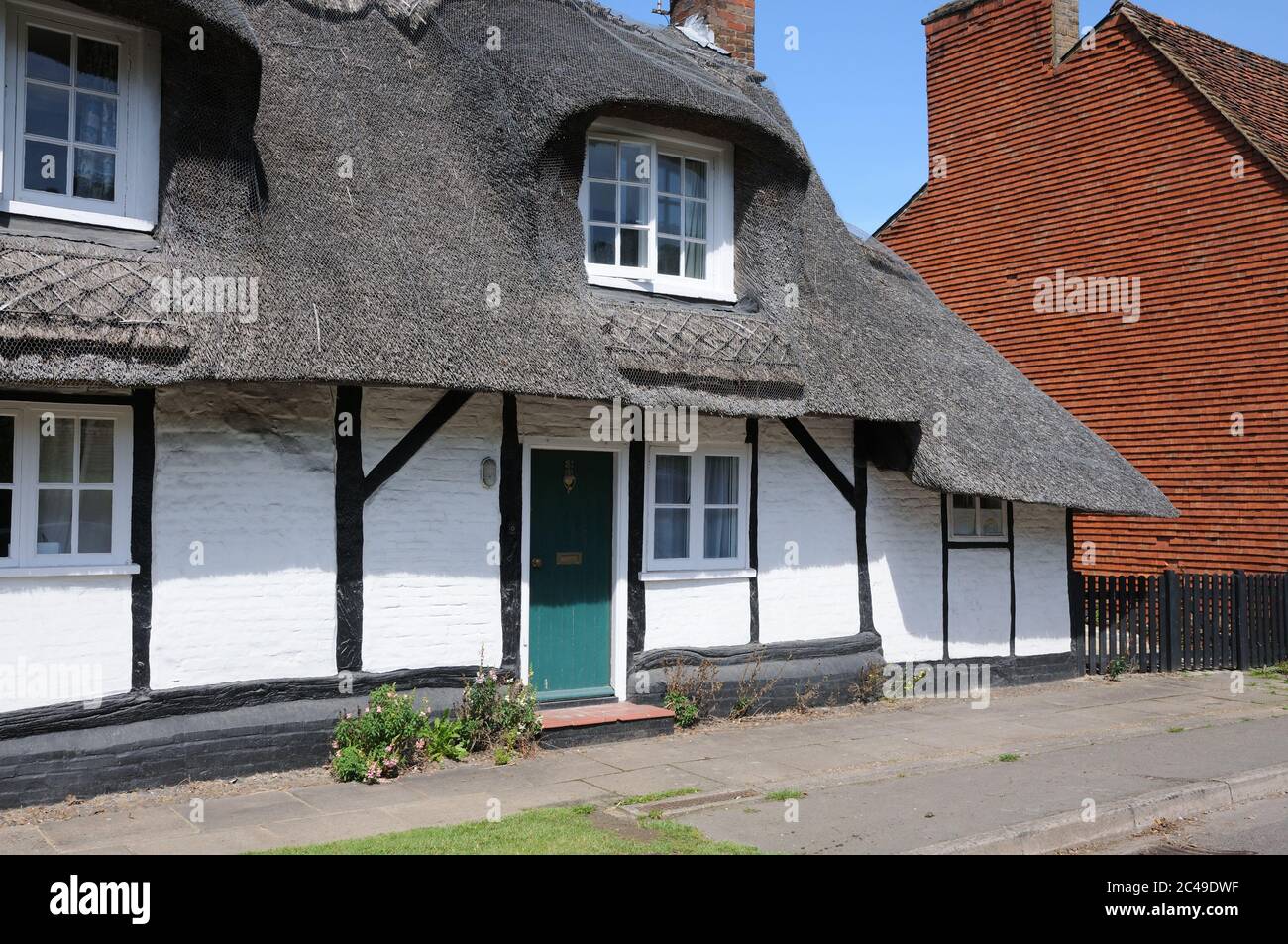 Thatched cottages timber framed hi-res stock photography and images - Alamy