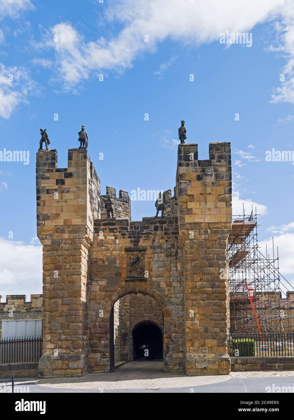 The entrance to alnwick castle hi-res stock photography and images - Alamy