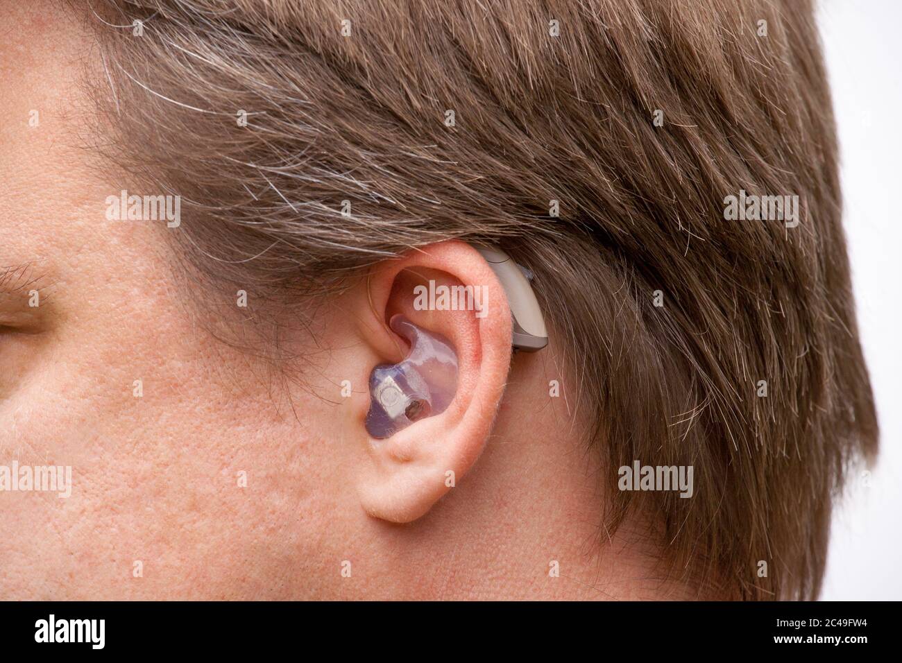Senior man wearing hearing aid hi-res stock photography and images - Alamy