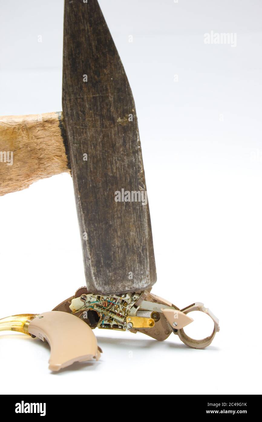 Hammer hit hi-res stock photography and images - Alamy