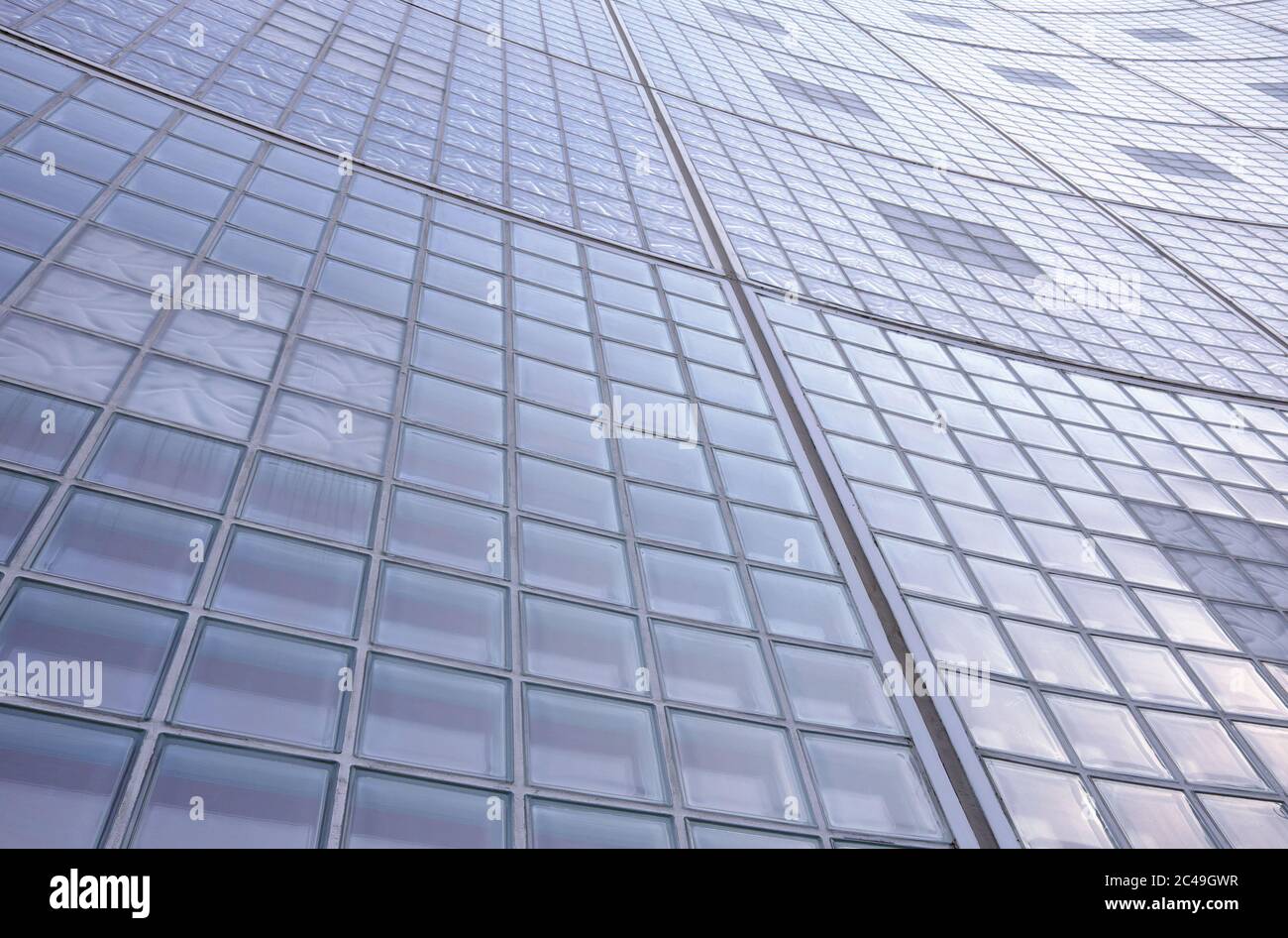 Glass brick wall hi-res stock photography and images - Alamy