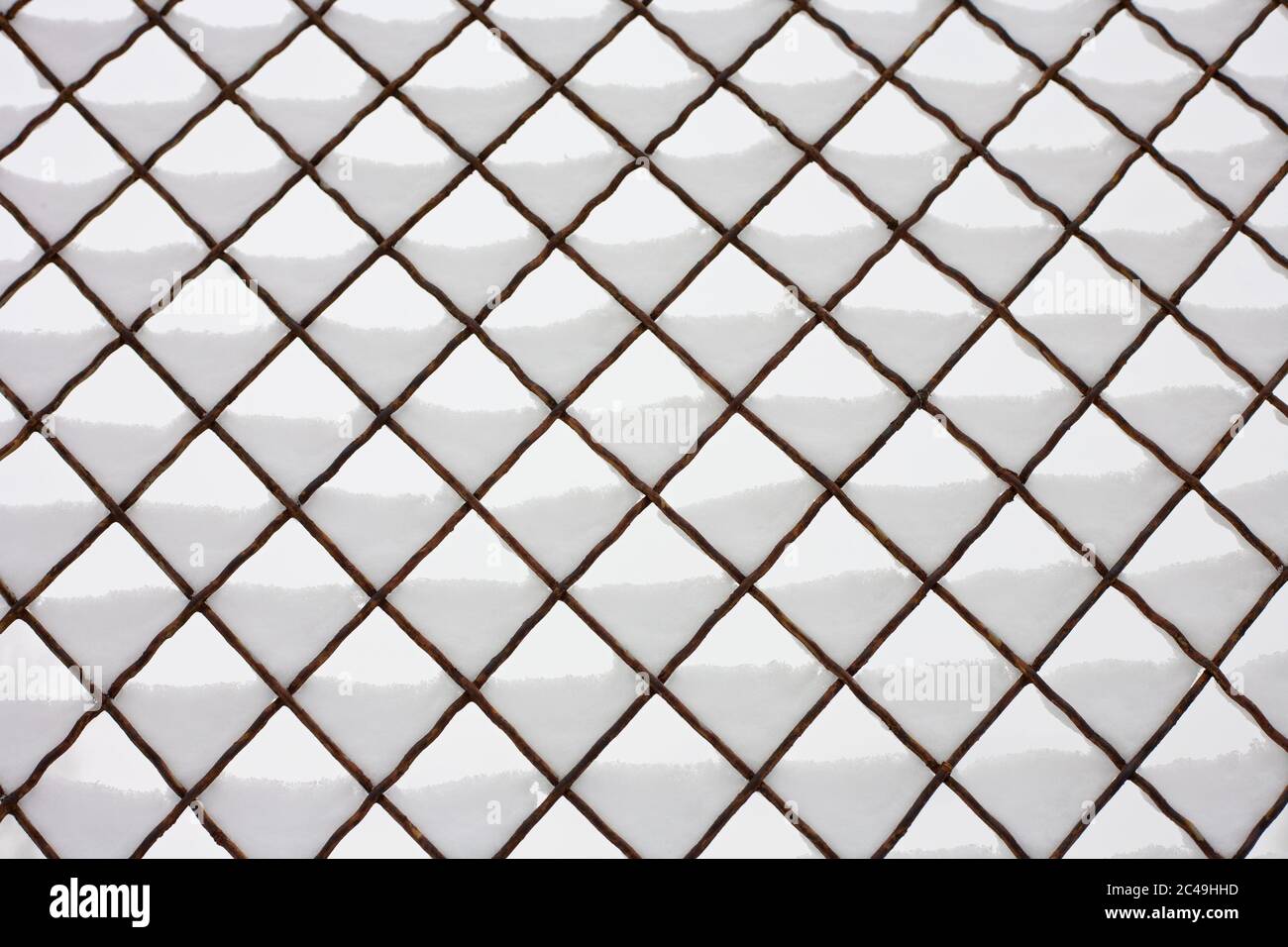 Snowy wires of a chain link fence for backgrounds Stock Photo - Alamy