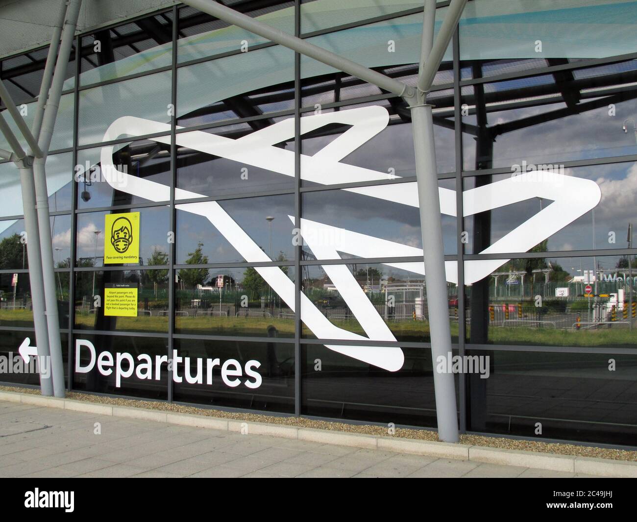 Lsa departure terminal hi-res stock photography and images - Alamy