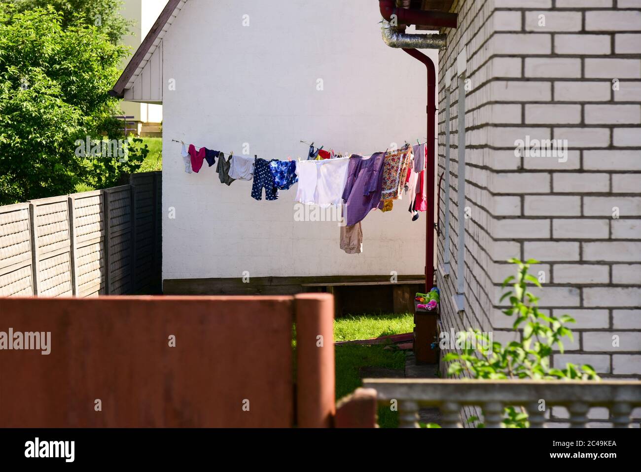 Clothing line in yard hi-res stock photography and images - Alamy