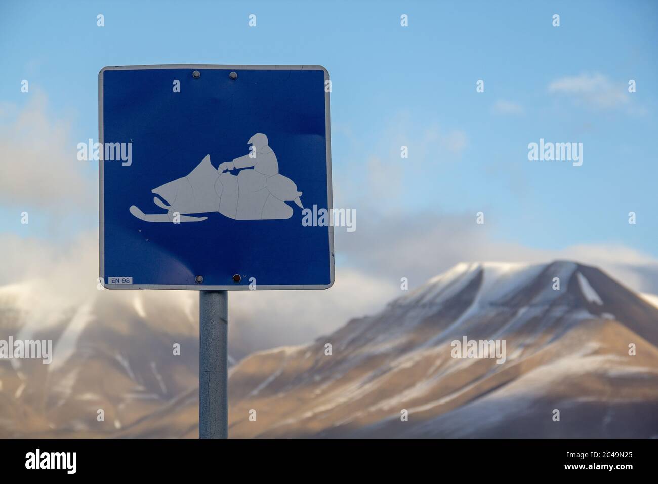 Snowmobile warning sign hi-res stock photography and images - Alamy